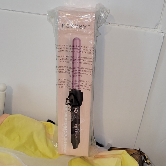 Foxy Bae | Hair | Foxy Bae 25mm Curling Wand | Poshmark